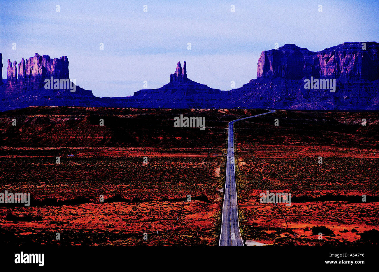 Empty road through monument valley hi-res stock photography and images ...