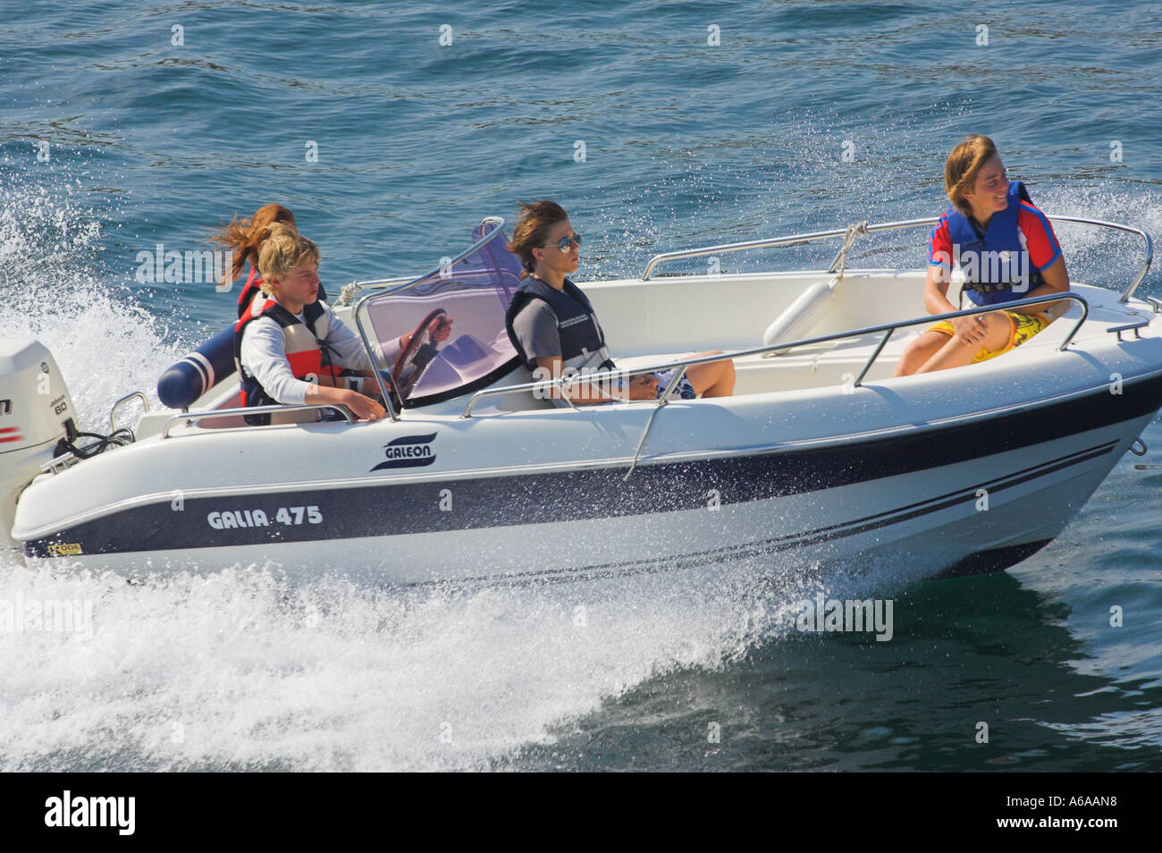 Crowded ships hi-res stock photography and images - Alamy