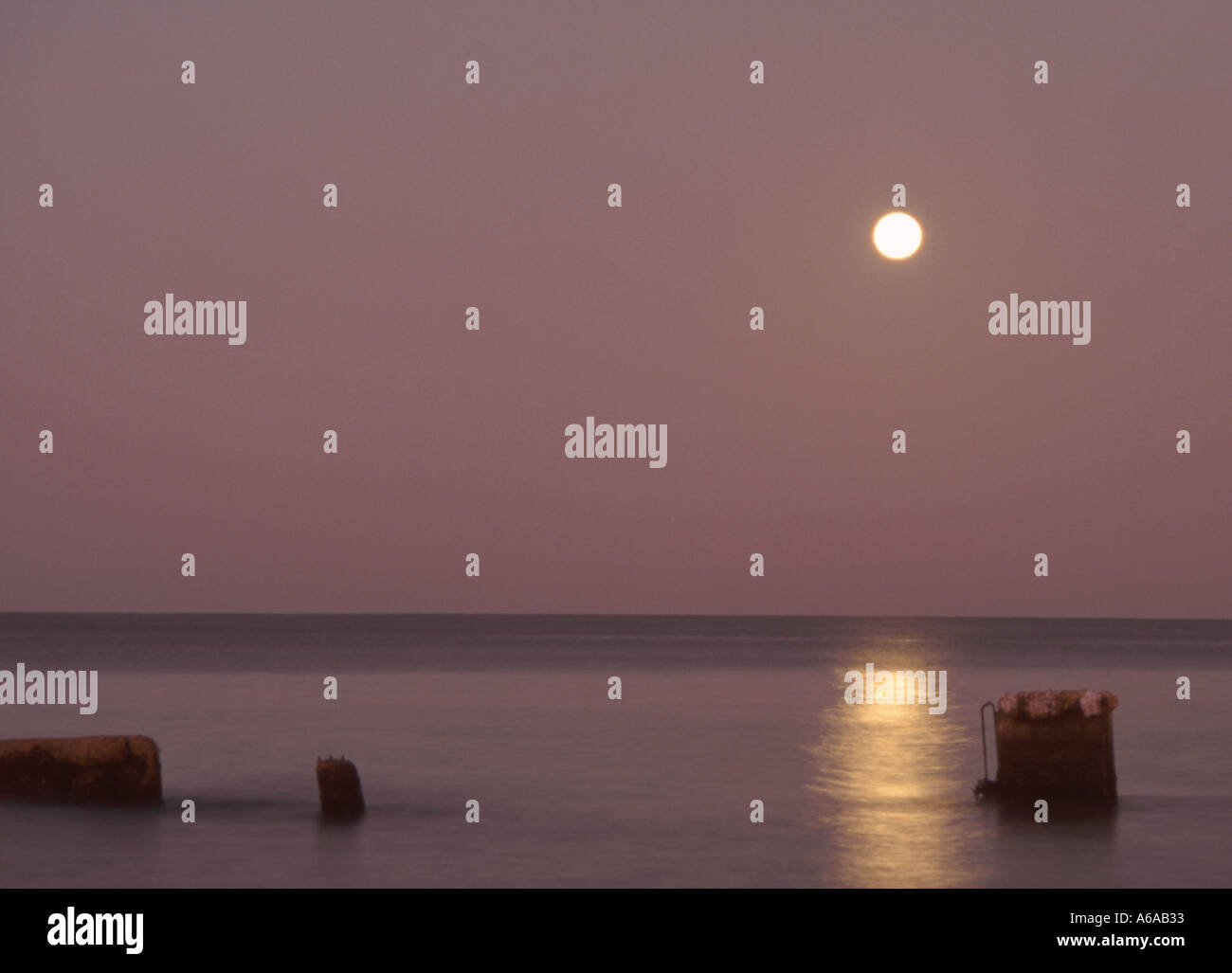 moonset over gulf Stock Photo - Alamy