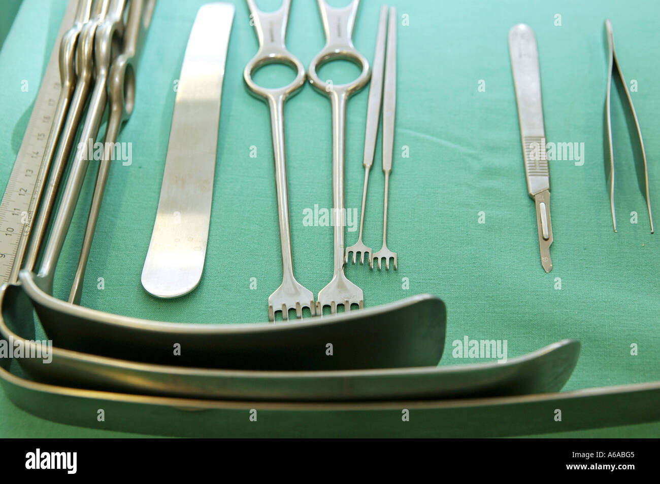 Surgical tongs hi-res stock photography and images - Alamy