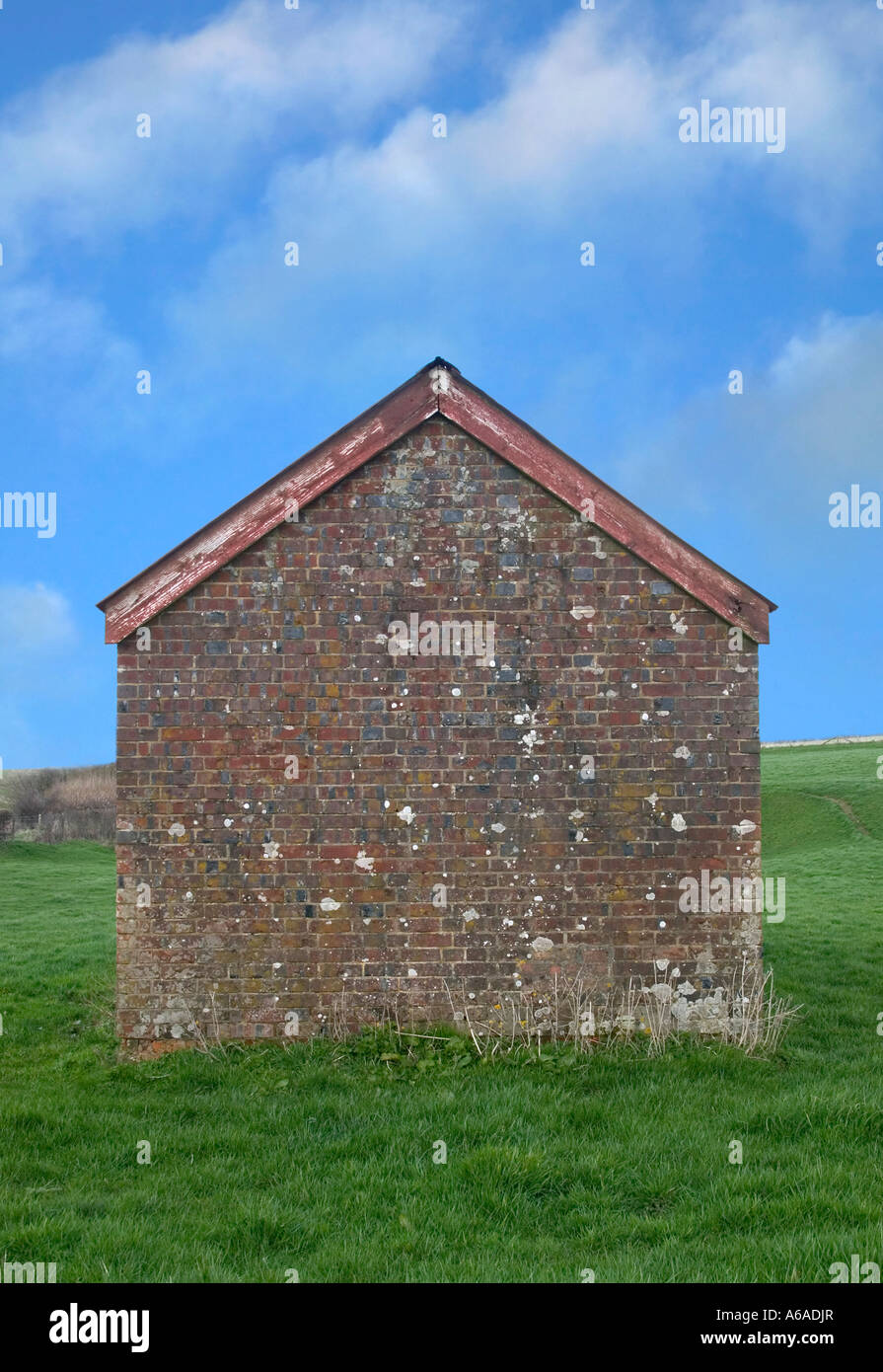 Derelict farm building hi-res stock photography and images - Alamy