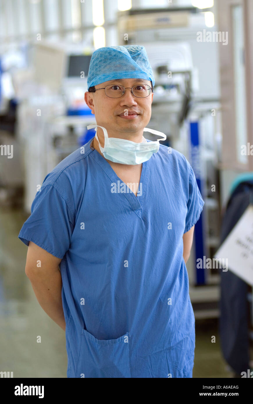 Nhs doctor mask ward patient hi-res stock photography and images - Alamy