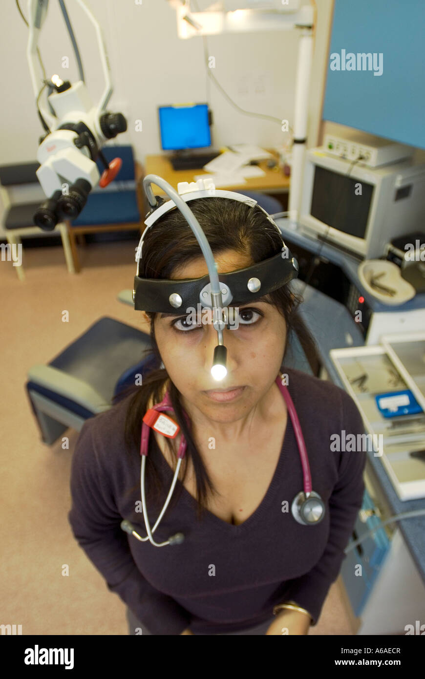 Female doctor patient upright hi-res stock photography and images - Alamy