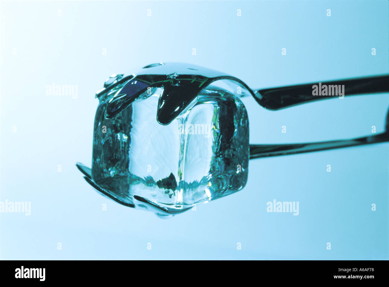 Block of ice and tongs hi-res stock photography and images - Alamy