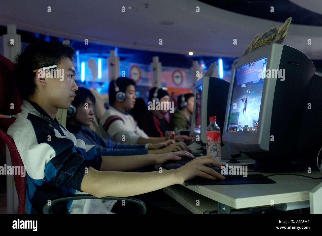 An internet cafe in Beijing, China. 2006-01-13 Stock Photo - Alamy