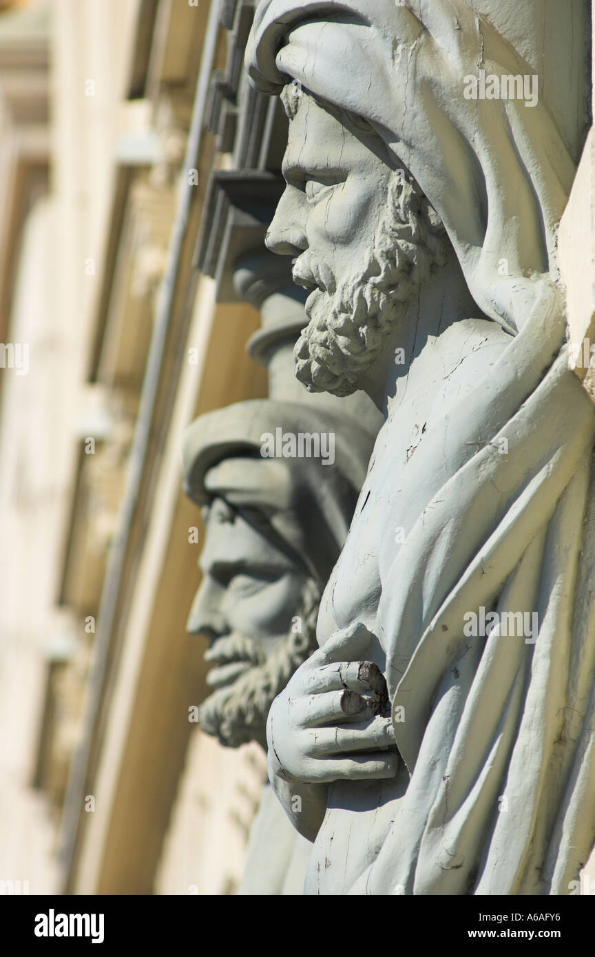 Statues entrance residential building hi-res stock photography and ...