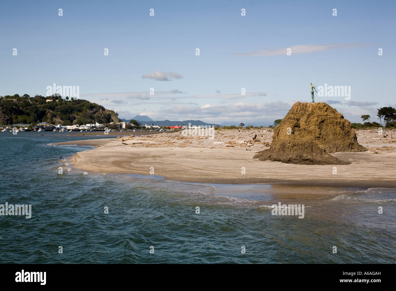 Statue of Wairaka, at the mouth of the Whakatane River, New Zealand ...