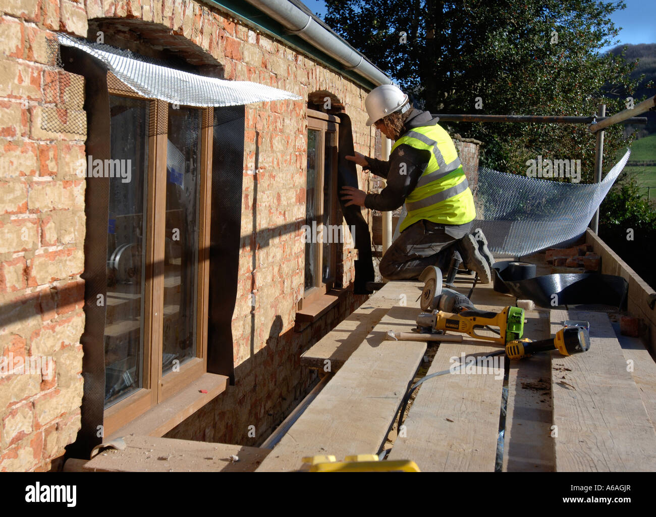 Damp proof hi-res stock photography and images - Alamy