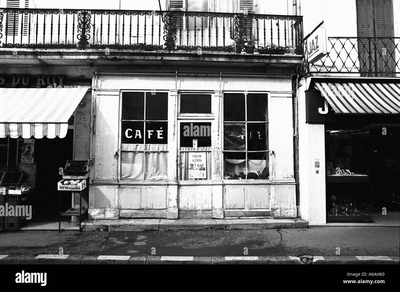 France cafe front Stock Photo - Alamy