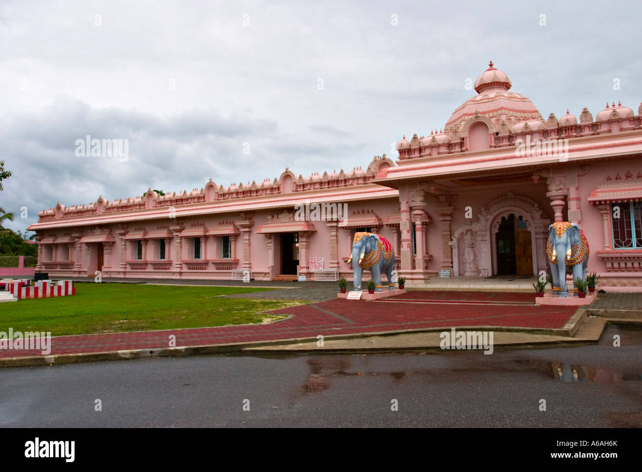 Temple in sea waterloo trinidad hi-res stock photography and images - Alamy