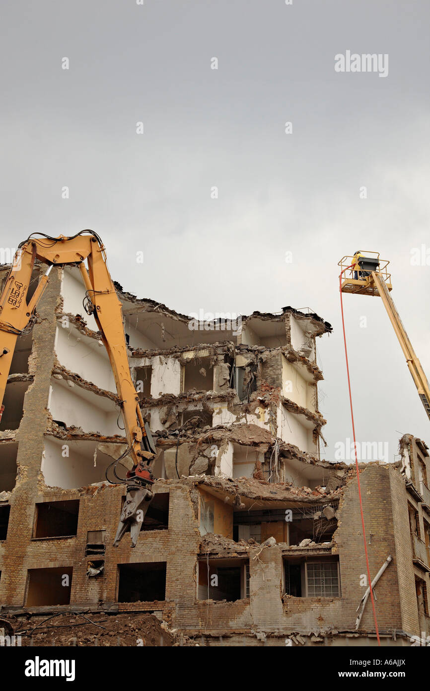 Knock down building construction site hi-res stock photography and ...