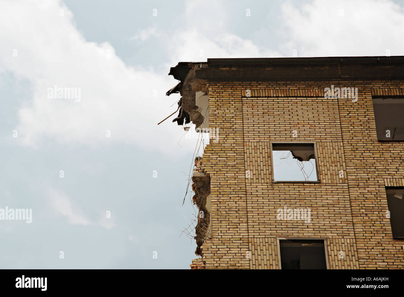 Breaking down building hi-res stock photography and images - Alamy