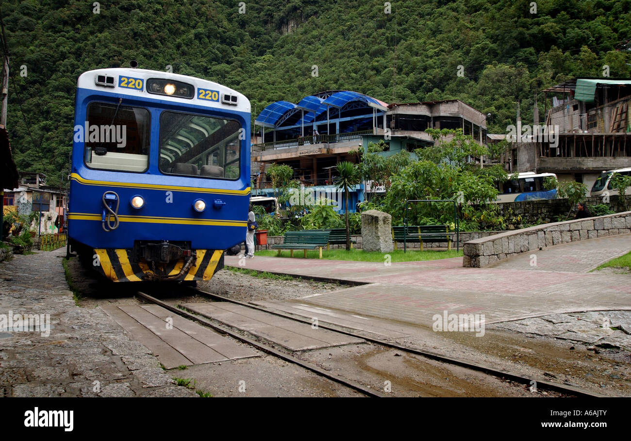The Peru Rail train journey from Cusco to Machu Picchu and Aguas ...