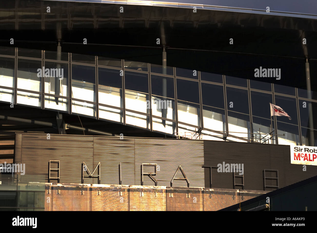 Arsenal emirates stadium construction hi-res stock photography and ...