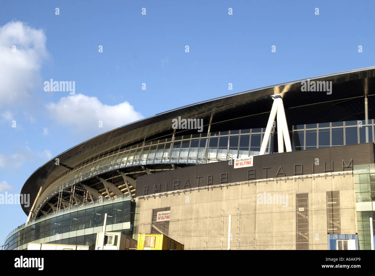 Arsenal emirates stadium construction hi-res stock photography and ...
