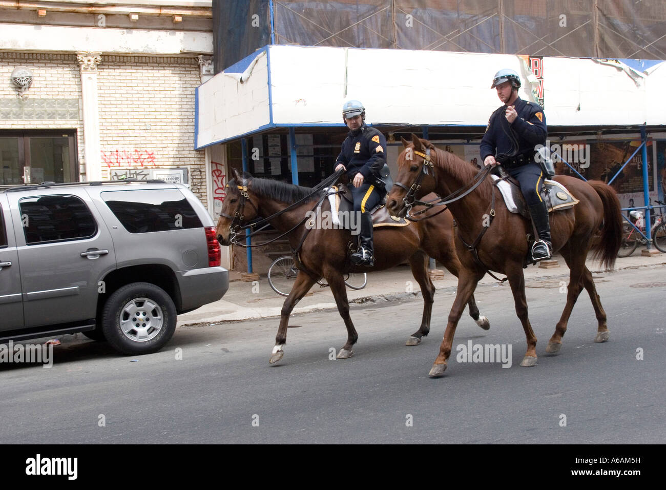 Mounted NYPD Police Officers on duty in New York City NY USA Stock ...