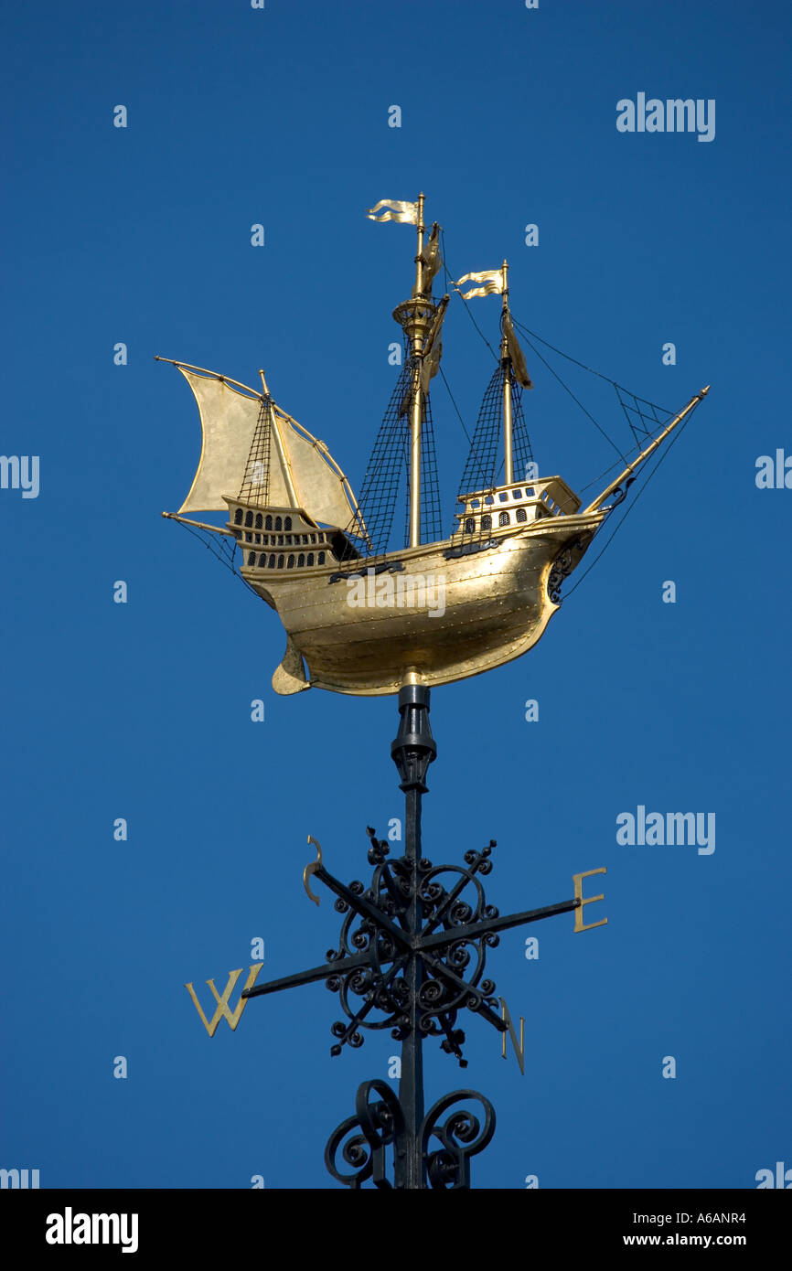 Ship Weather Vane No. 2 Temple Place London England Stock Photo - Alamy
