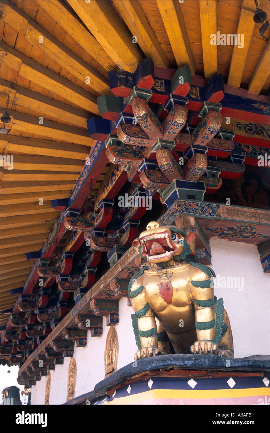 China, Tibet, Lhasa, Jokhang Temple, bracket (dougong) transmitting ...