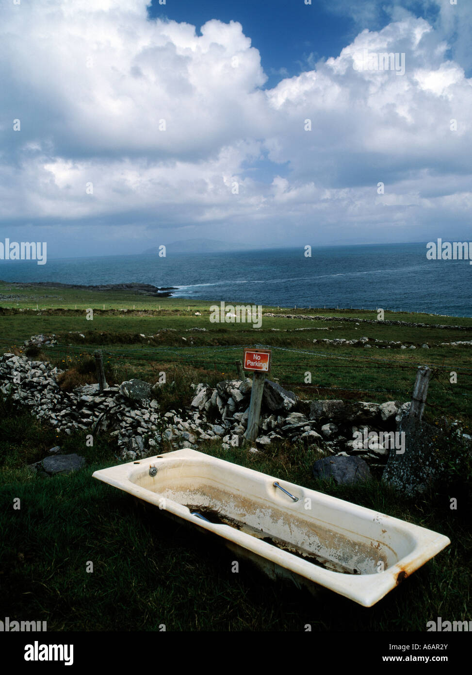 outdoor bathroom bath in irelands coastal landscape Stock Photo - Alamy