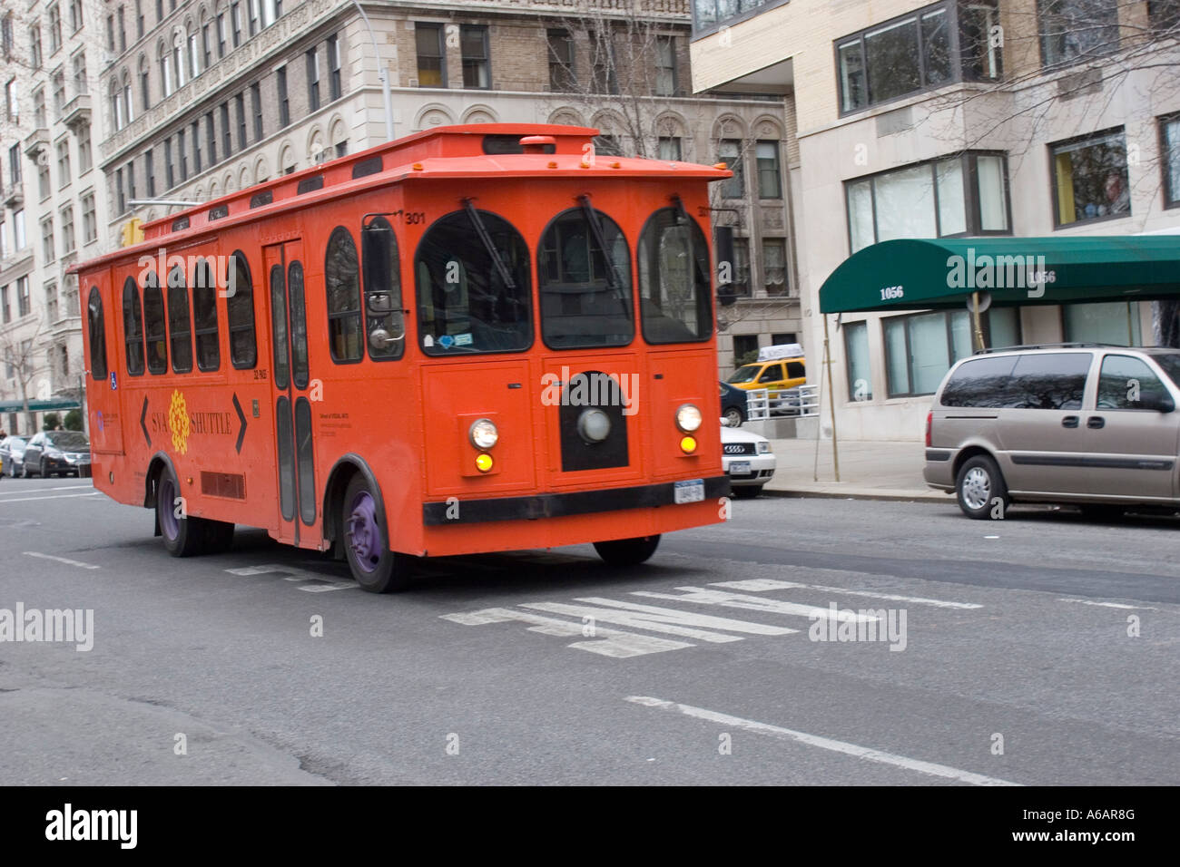 Orange shuttle bus in 5th Avenue New York City NY USA Stock Photo - Alamy