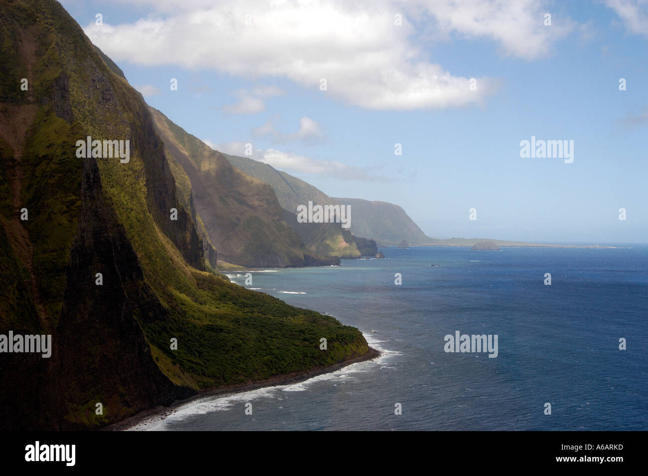 The highest sea cliffs in the world, Molokai's north shore, Hawaii ...