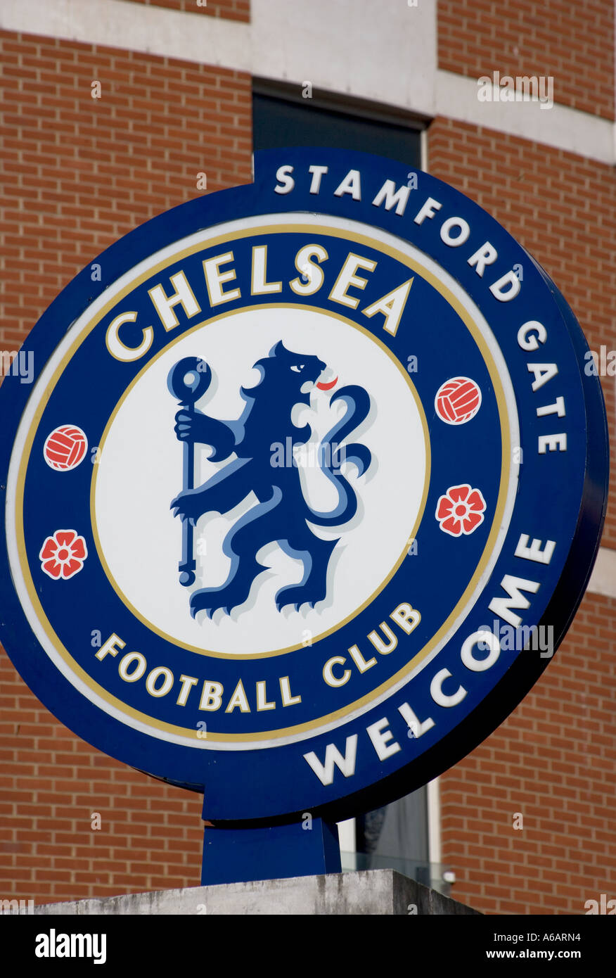 Chelsea badge hi-res stock photography and images - Alamy