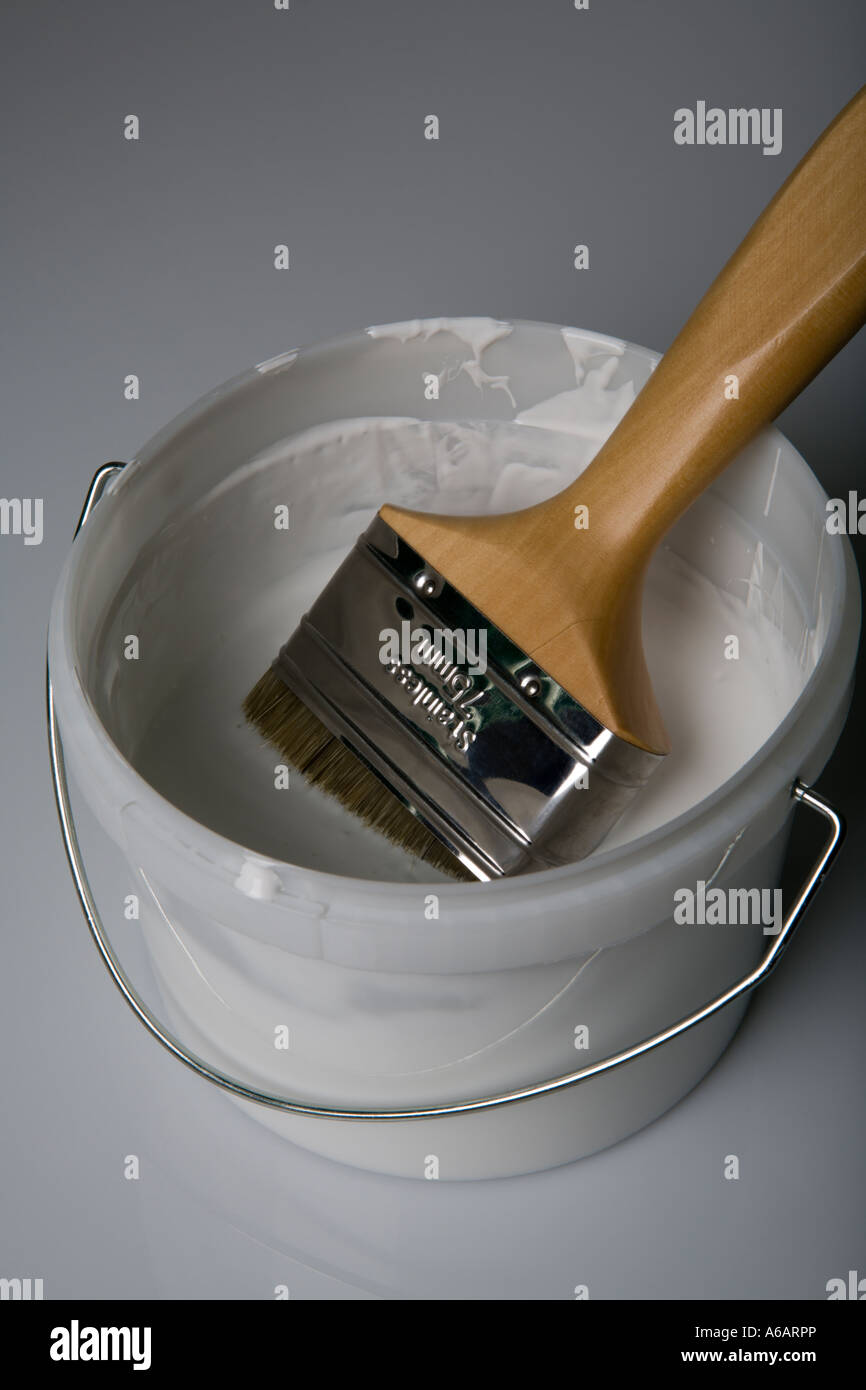 paint pot and brush Stock Photo - Alamy
