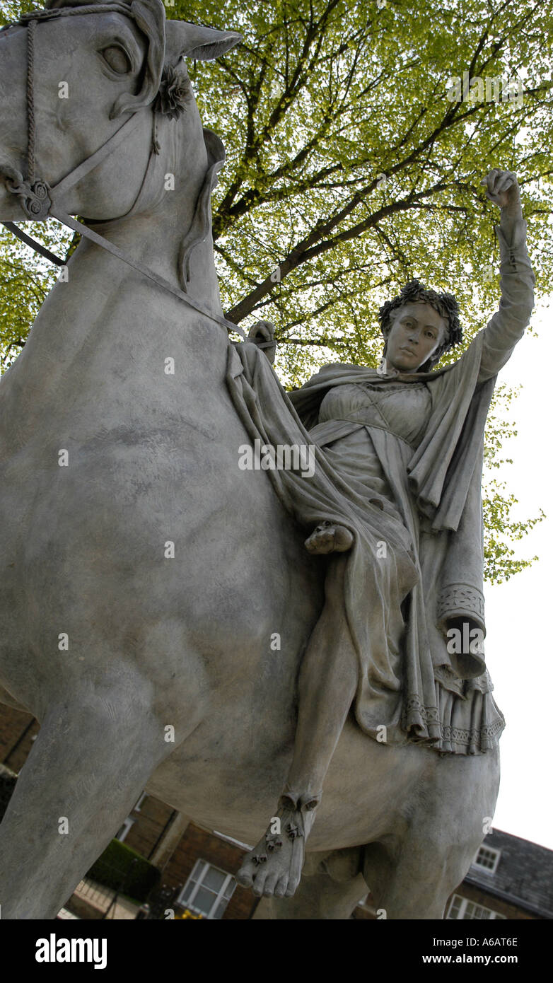 New statue of fine lady at Banbury cross Stock Photo - Alamy