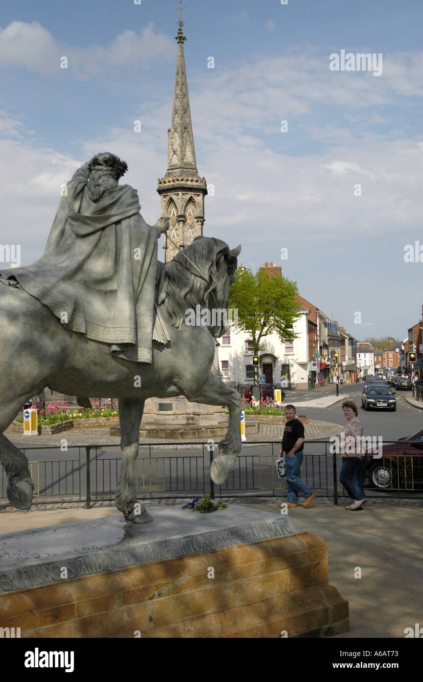 New statue of fine lady at Banbury cross Stock Photo - Alamy