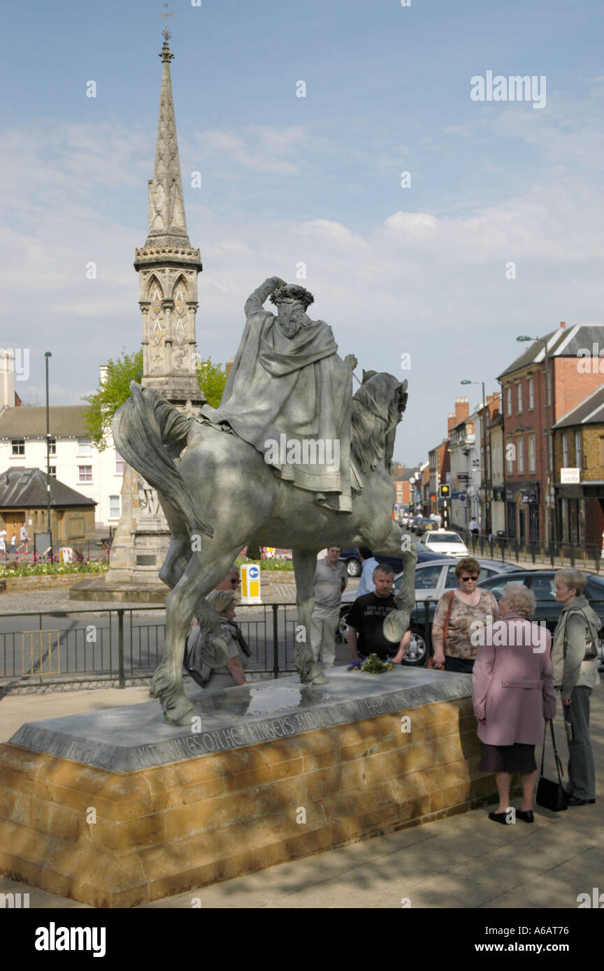 New statue of fine lady at Banbury cross Stock Photo - Alamy