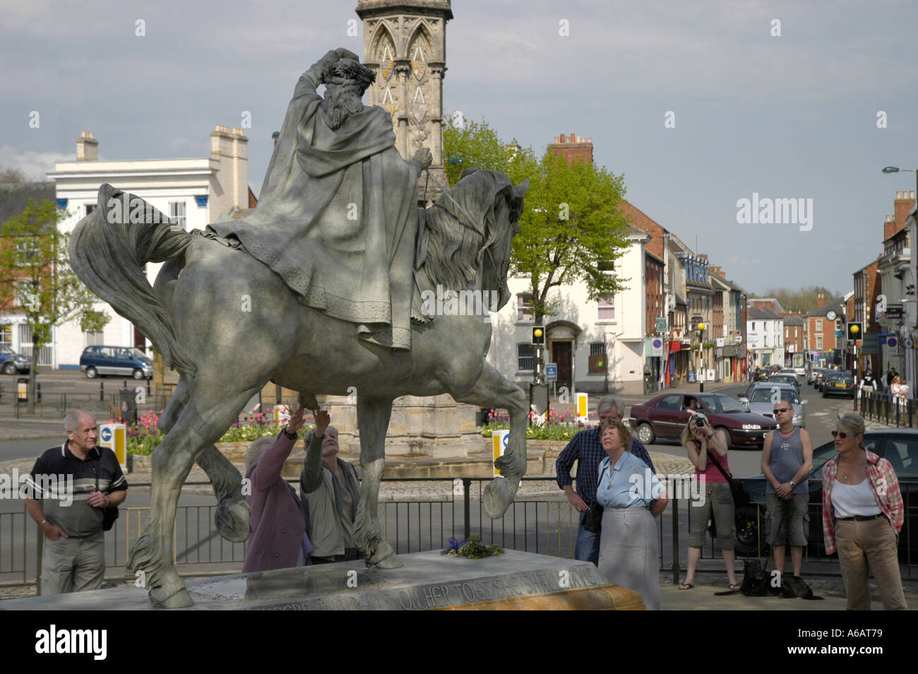 New statue of fine lady at Banbury cross Stock Photo - Alamy