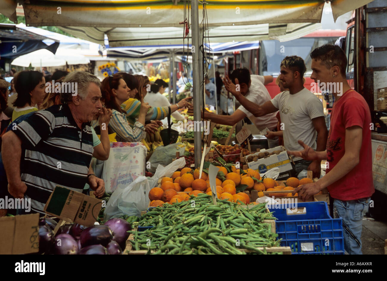 Sicilian vendor hi-res stock photography and images - Alamy