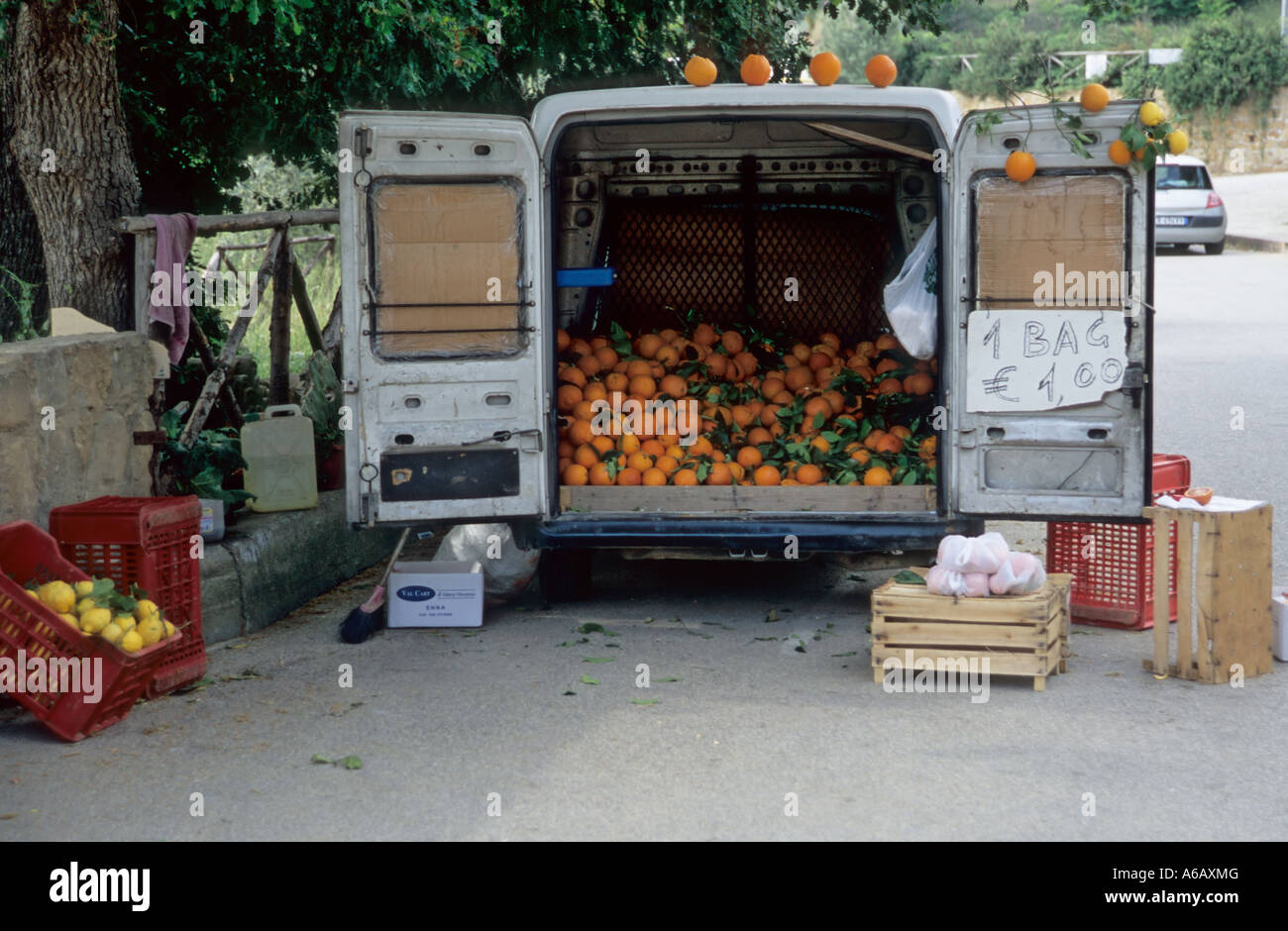 Sicilian market scene Stock Photo - Alamy