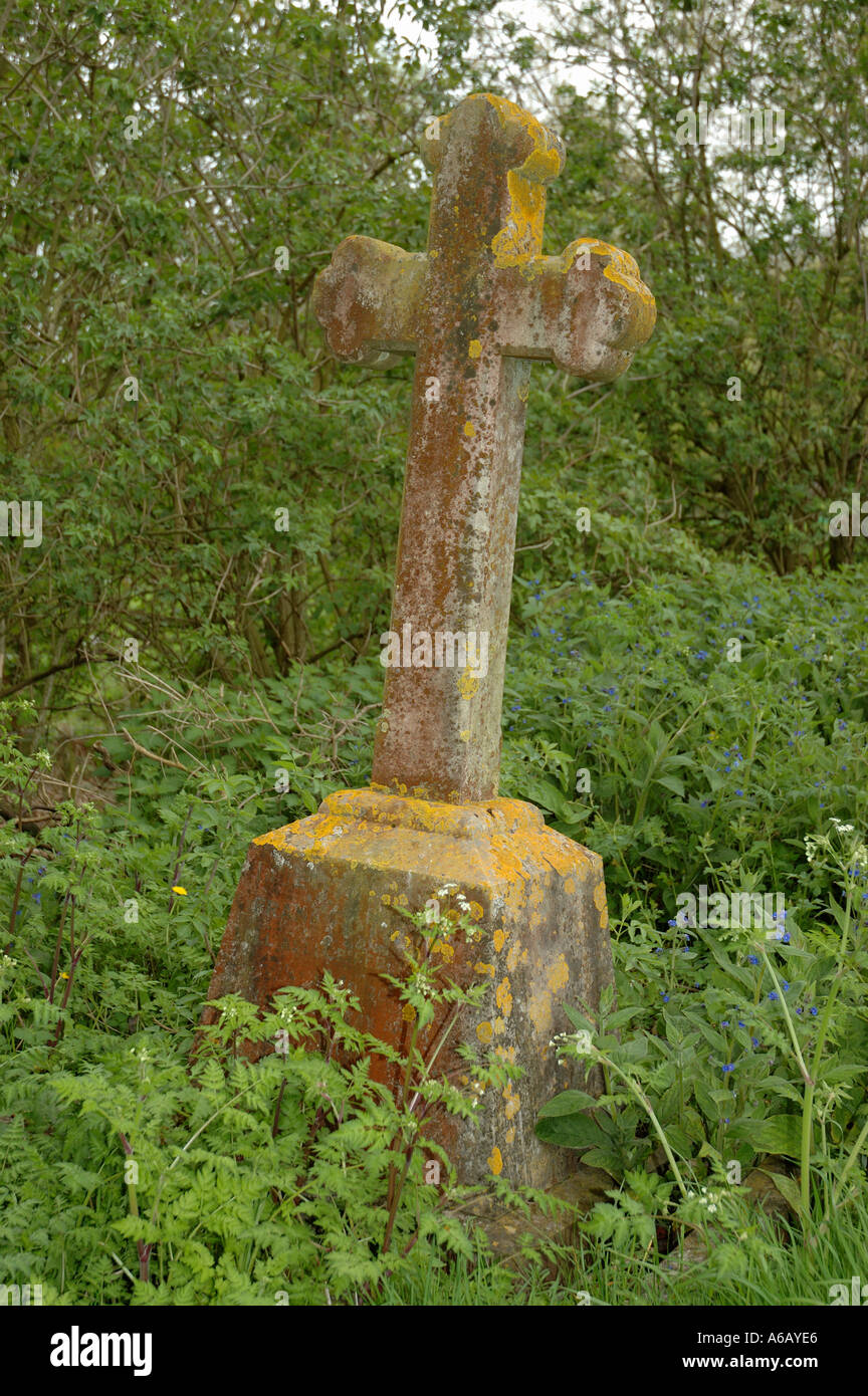Cross at St Andrew s church Nether Wallop cemetery Stock Photo - Alamy