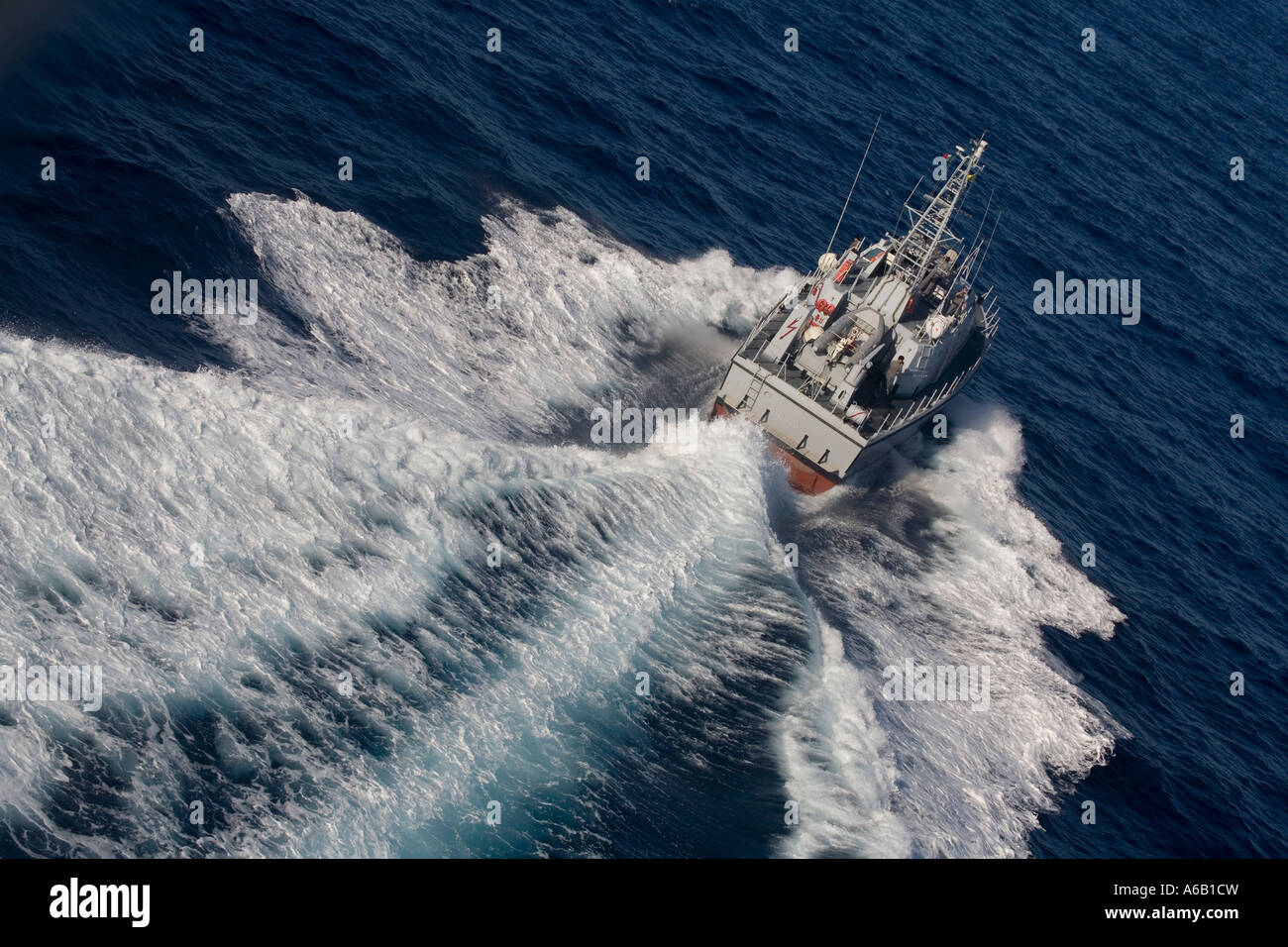 High speed rescue boat hi-res stock photography and images - Alamy