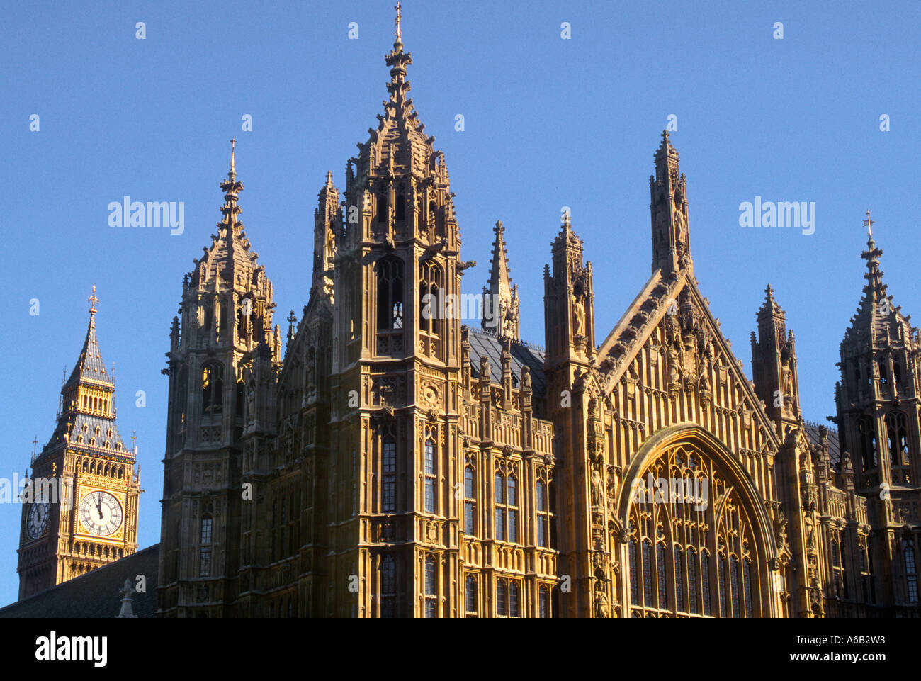 Historic elizabeth tower hi-res stock photography and images - Alamy