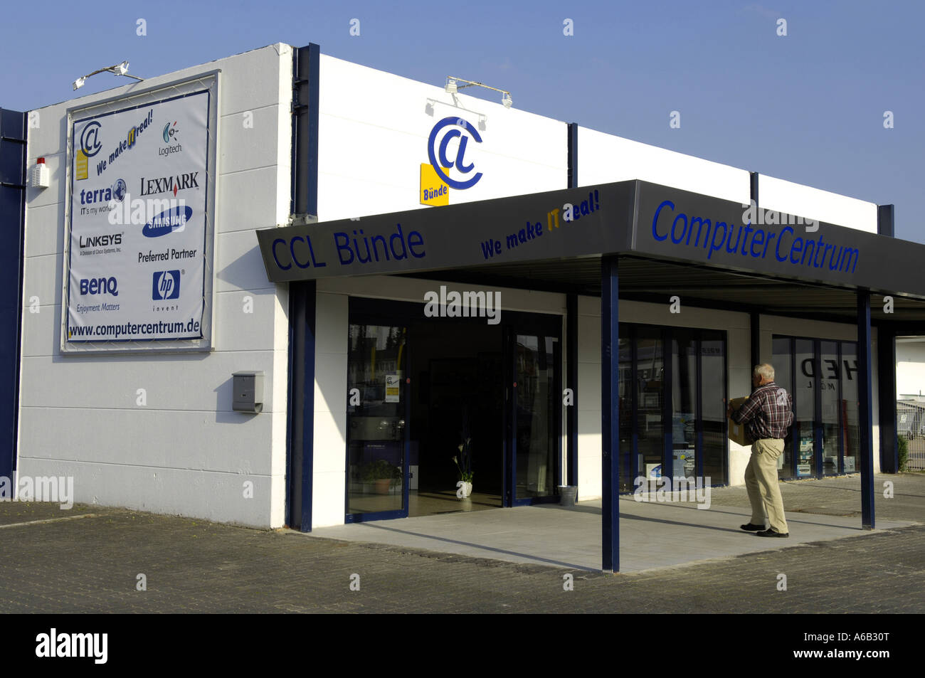 bunde @ at sign symbol computer store business company german germany ...