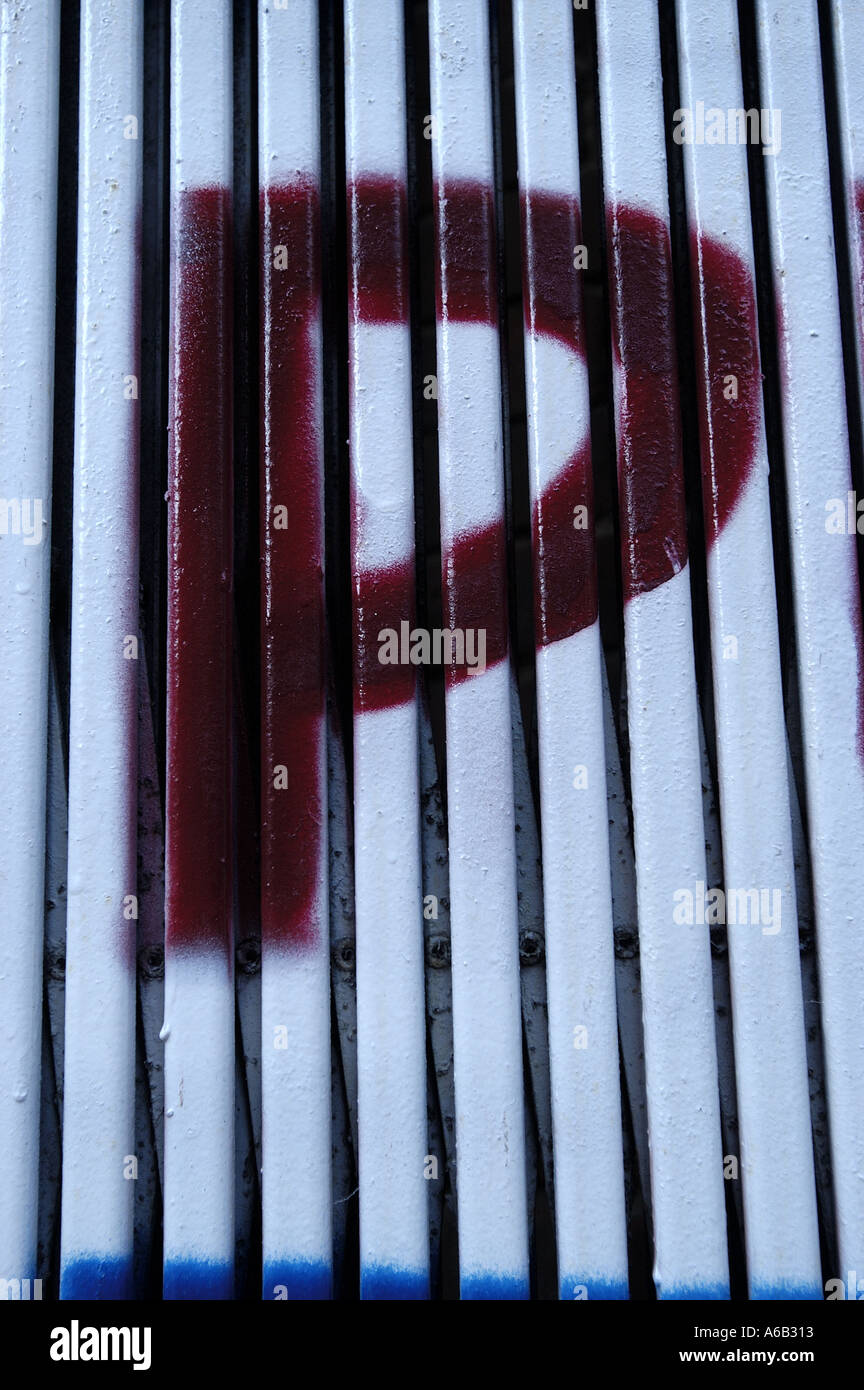 P sign NY letter white verticals vertical Stock Photo - Alamy