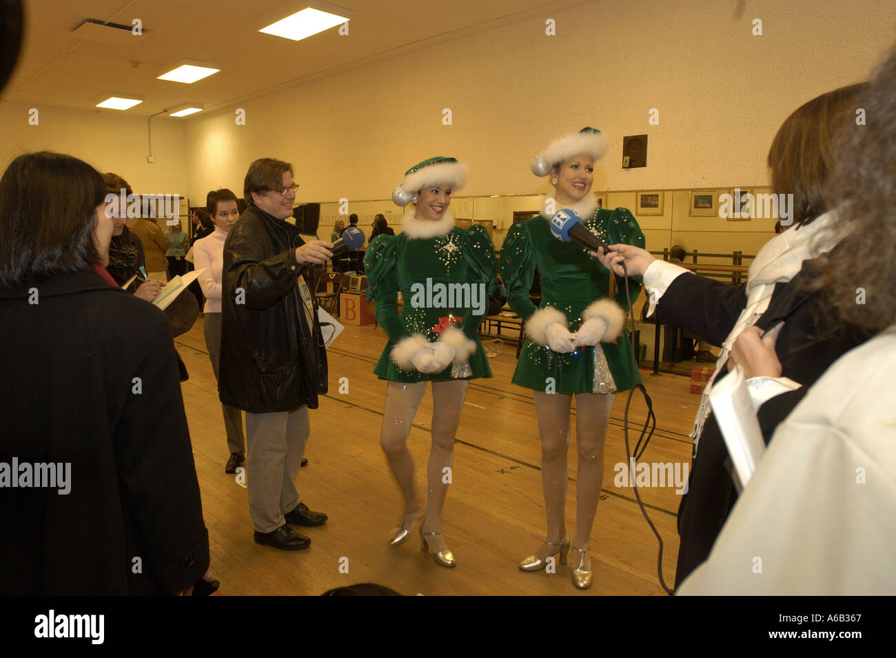 Rockettes Dancers showgirls Radio City Music Hall theater theatre green ...