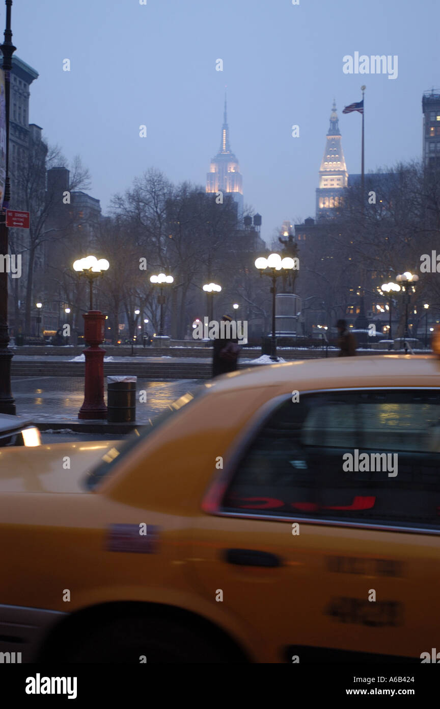 NY Union Square Taxi Yellow Cab cityscape vertical Stock Photo - Alamy