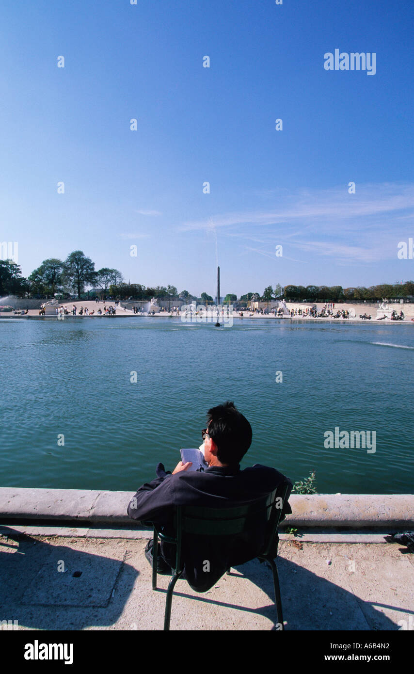 Bassin de jardin rond hi-res stock photography and images - Alamy