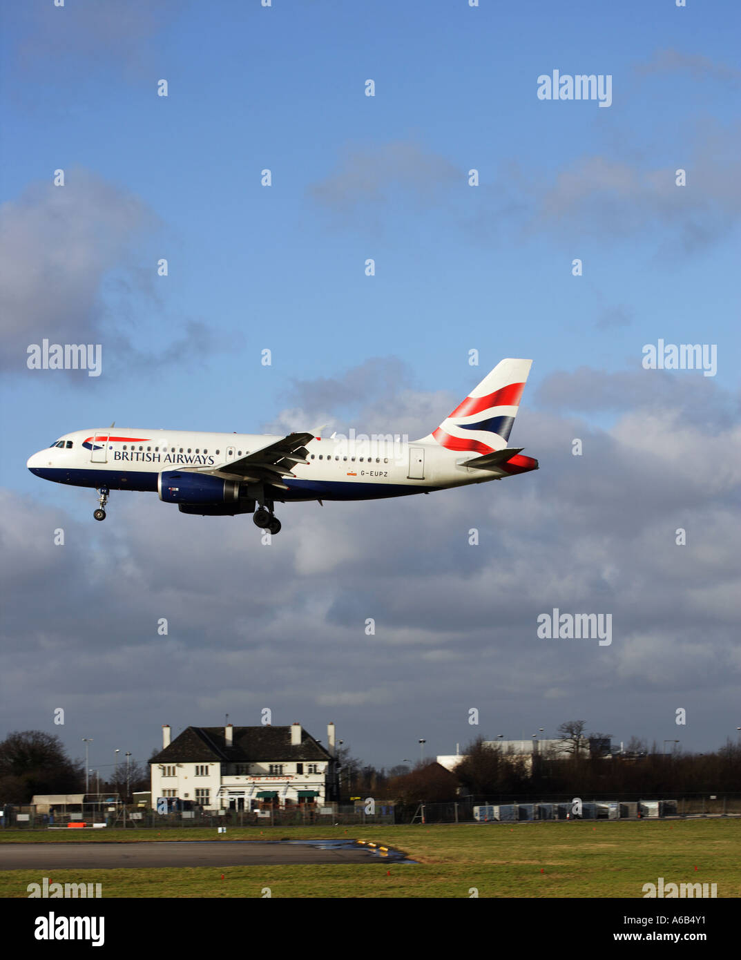 Airbus A320 British Airways BA arriving landing Stock Photo - Alamy