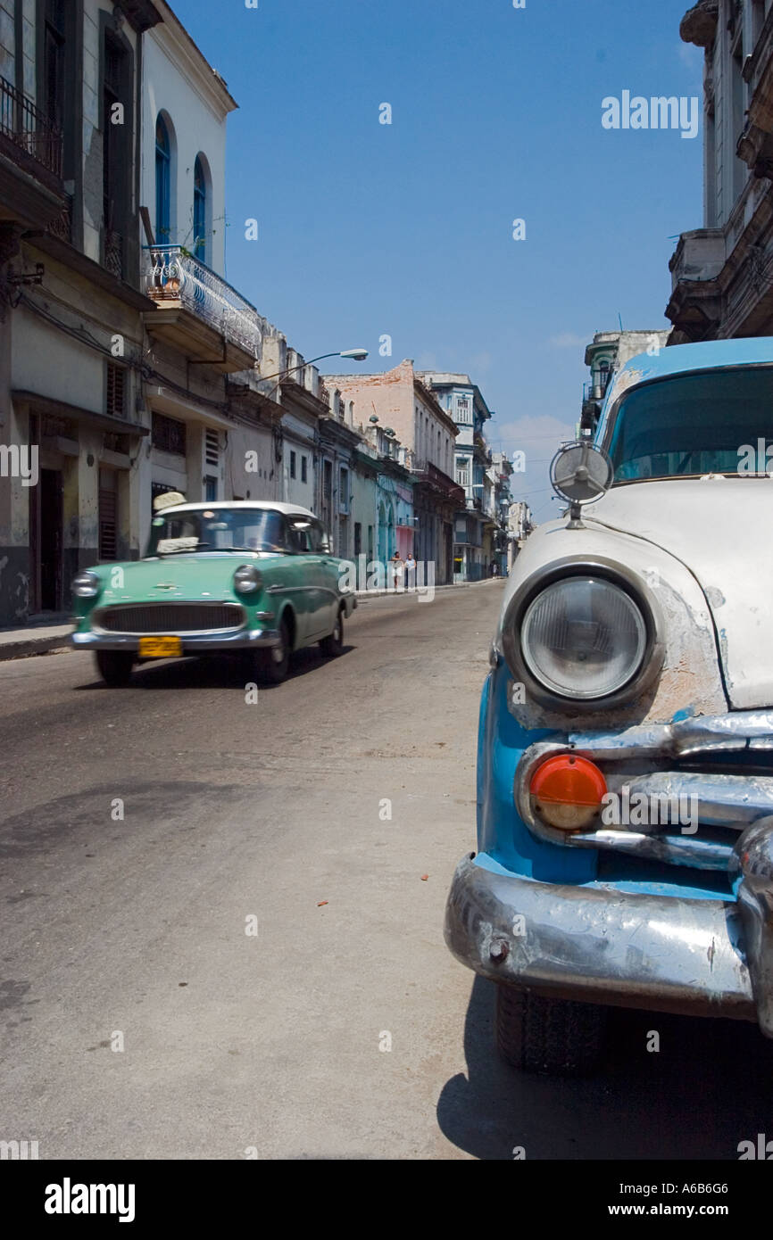 Classic american car passes hi-res stock photography and images - Alamy