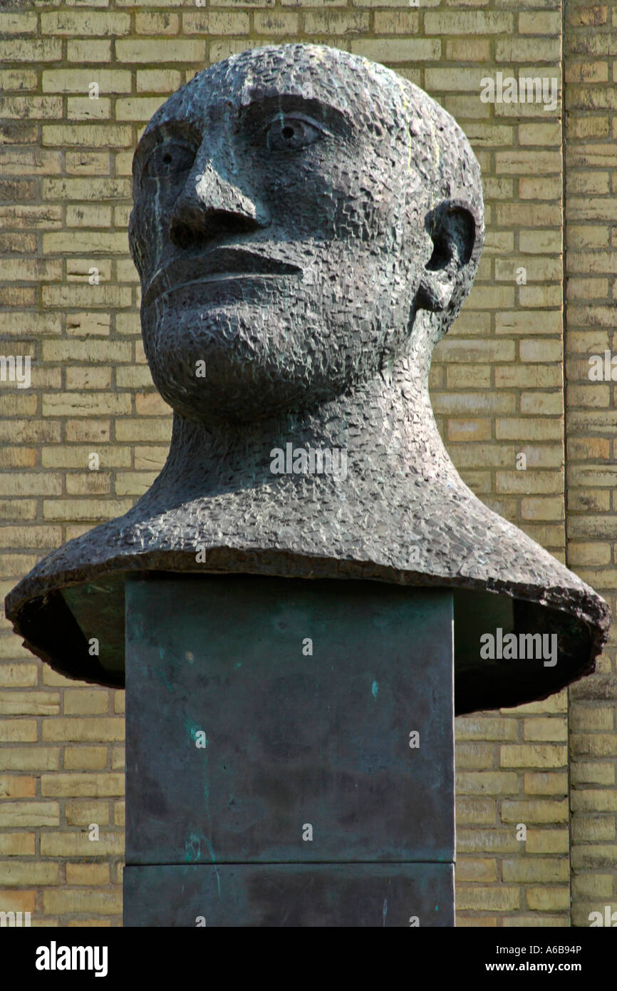 Dame elizabeth frink sculpture hi-res stock photography and images - Alamy
