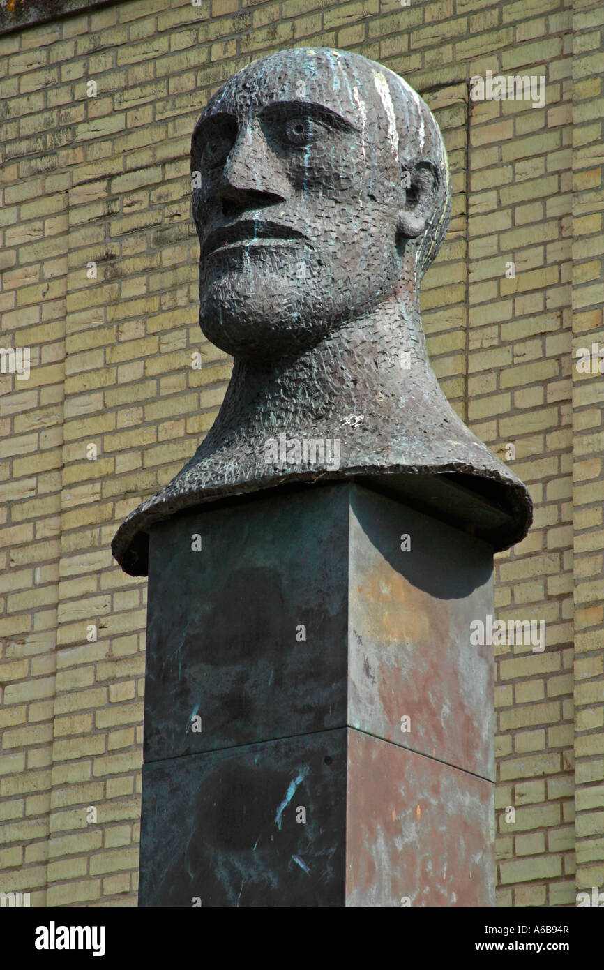 Dame elizabeth frink bronze sculpture hi-res stock photography and ...