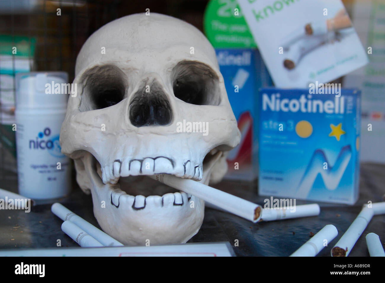 Window display in a pharmacy warning about the dangers of smoking Stock ...