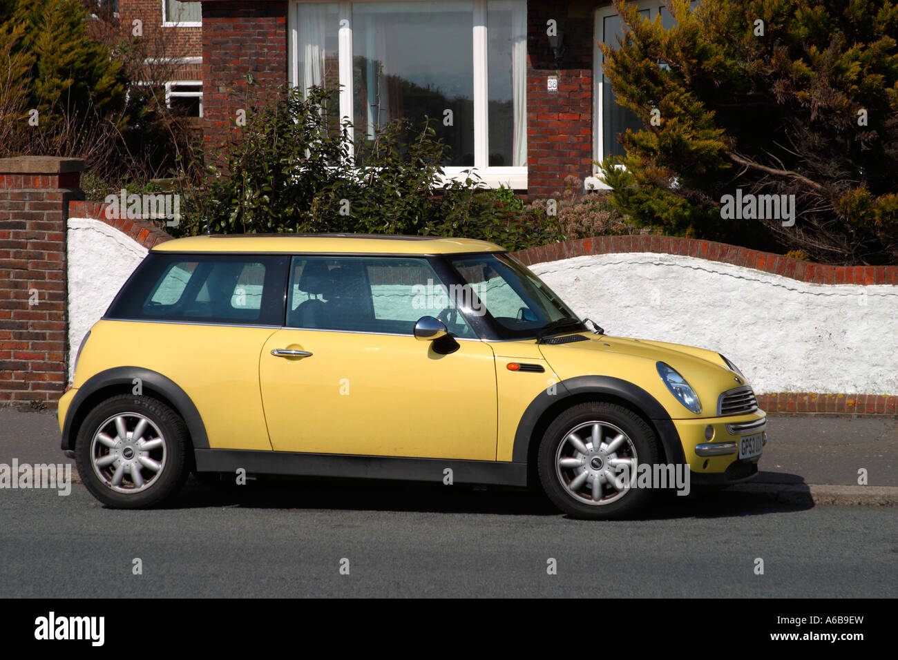 Car with yellow trim hi-res stock photography and images - Alamy