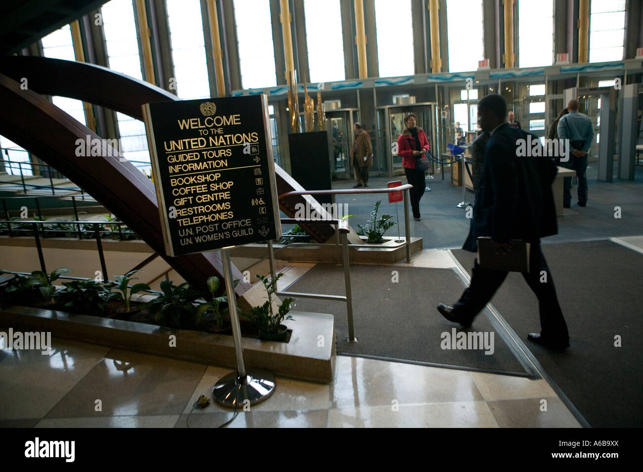 United nations headquarter lobby hi-res stock photography and images ...