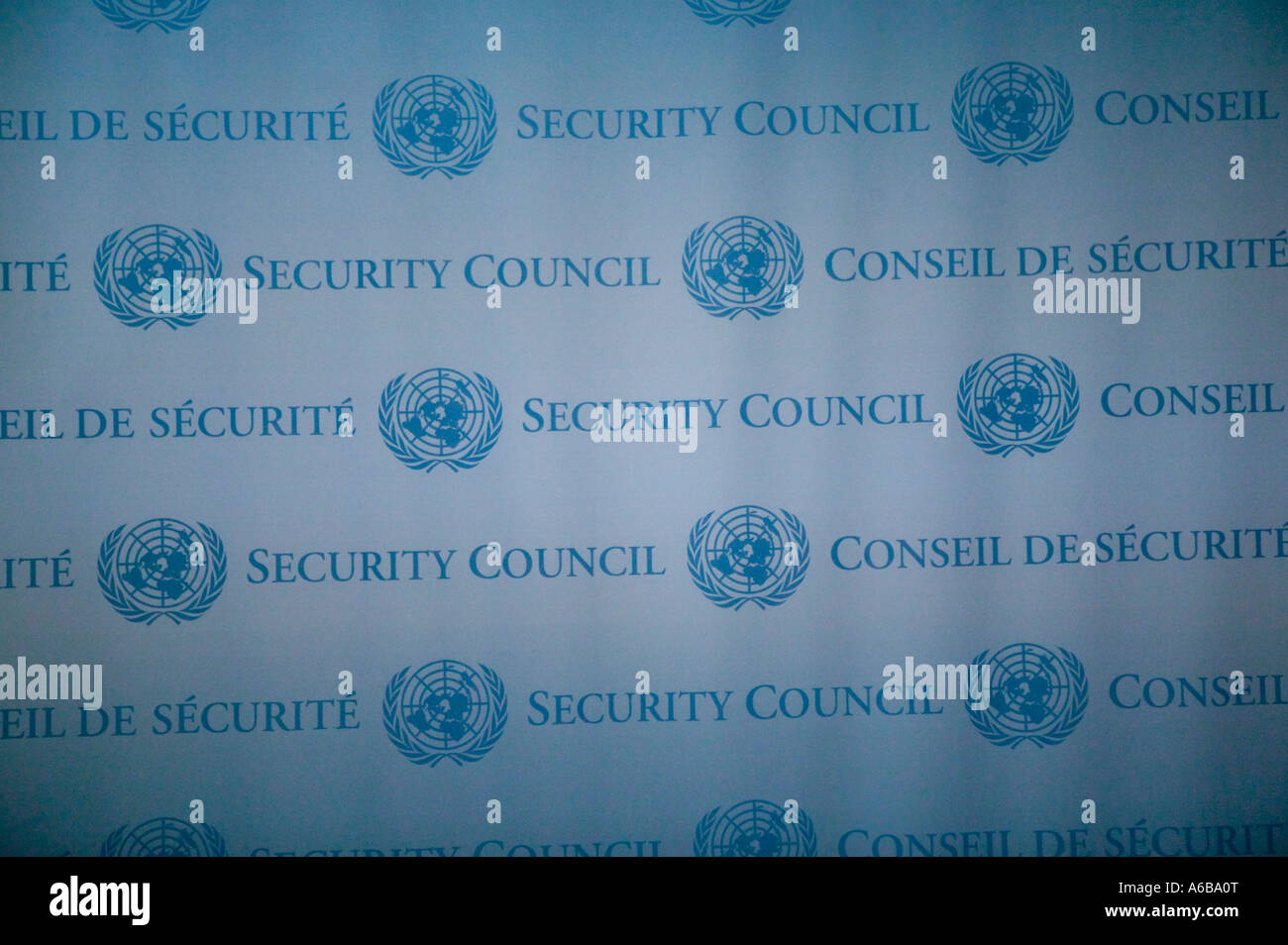 Photo opp wall at the UN in New York City USA Dec 2006 Stock Photo - Alamy