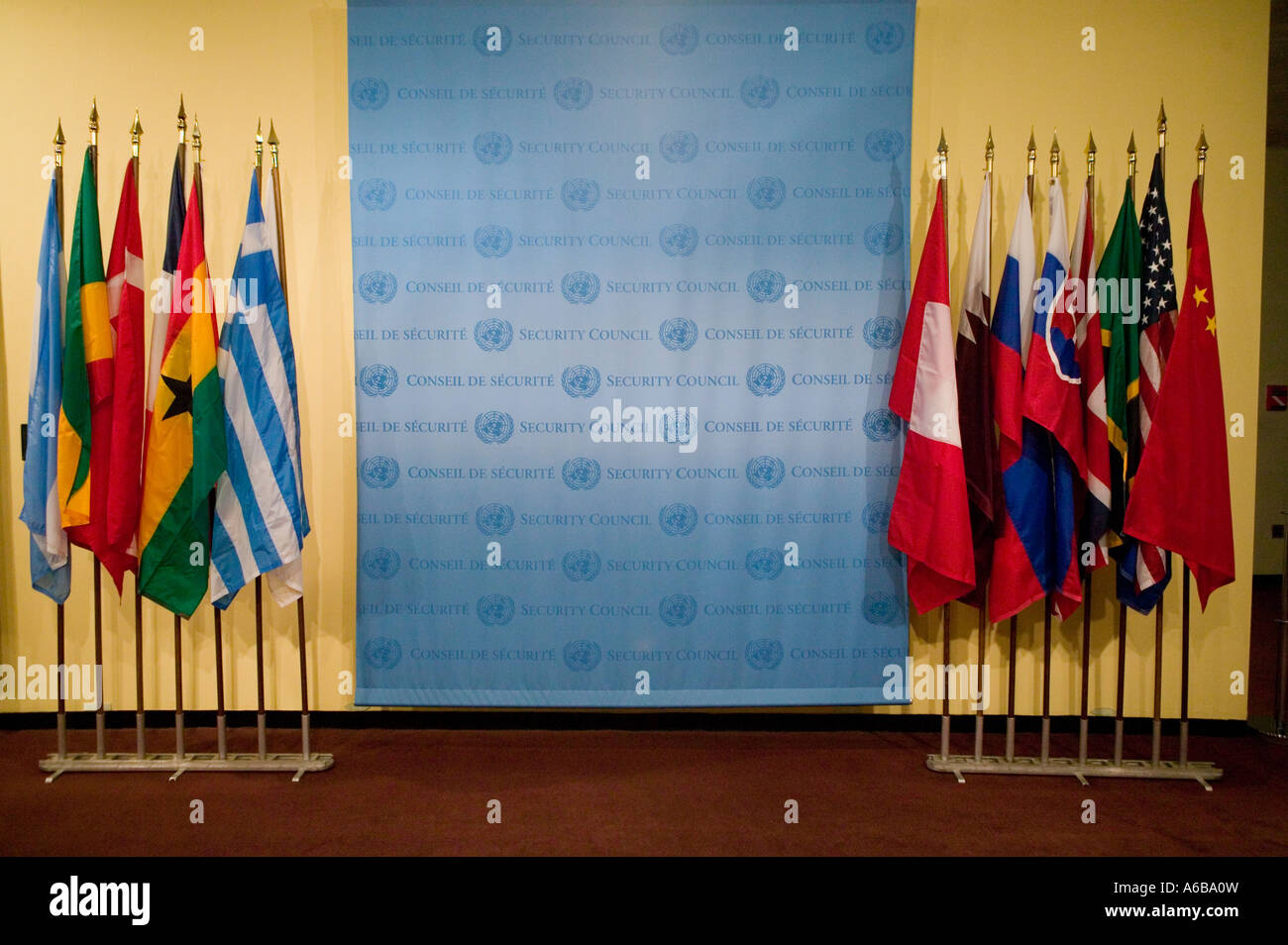 Photo opp wall at the UN in New York City USA Dec 2006 Stock Photo - Alamy